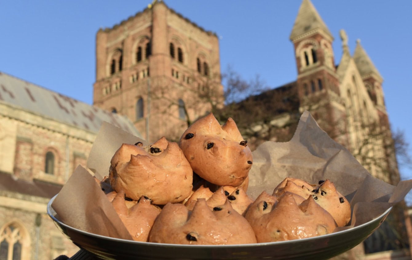 St Alban Bun - the Original Hot Cross Bun - The Association of English ...